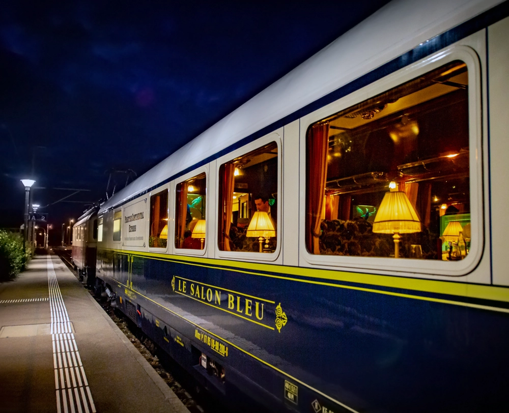 Kontakt – Pullman Club